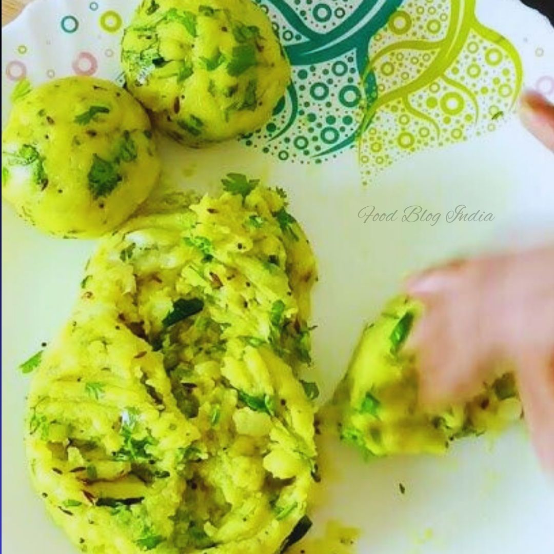 Vada Pav - Mumbai Street Style (Recipe)